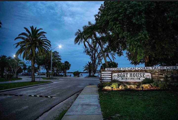 “Cozy House Close To The Beach, Yacht, Water Park” - Cypress Lake, FL