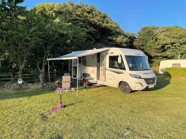 2021 Rv For Hire
4birth,insurance And Gas Included - Newcastle upon Tyne