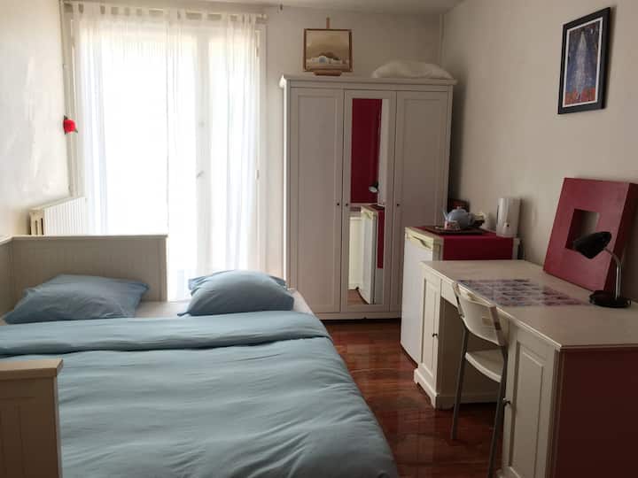 Chambre Avec Douche Privée & Parking Dans Villa - Calanques de Marseille