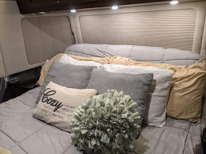 Airbnb Farm Charm - Hollister, CA