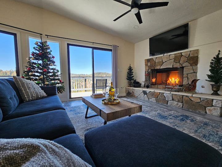 Majestic Escape Lakeview, Pet Friendly & Hot Tub - San Bernardino, CA