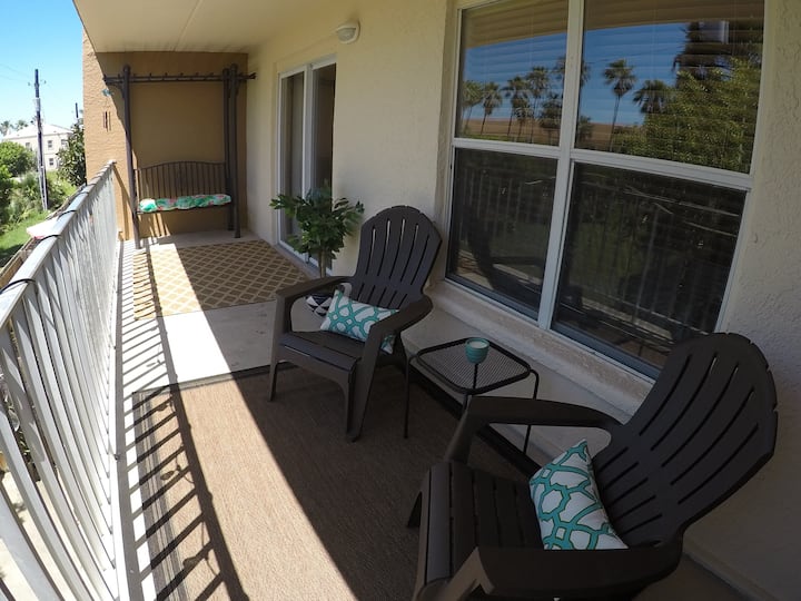 Beach Life! 2br Condo Just Steps From The Beach - サウス・パドリー・アイランド, TX