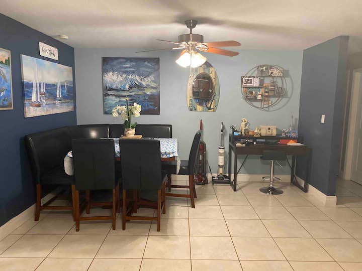 Mermaid Cove- Master Bed Room With Full Bathroom - Titusville, FL