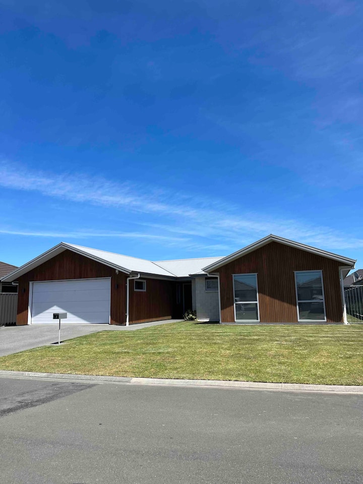 Fun In The Sun - Napier Oasis! - ネーピア