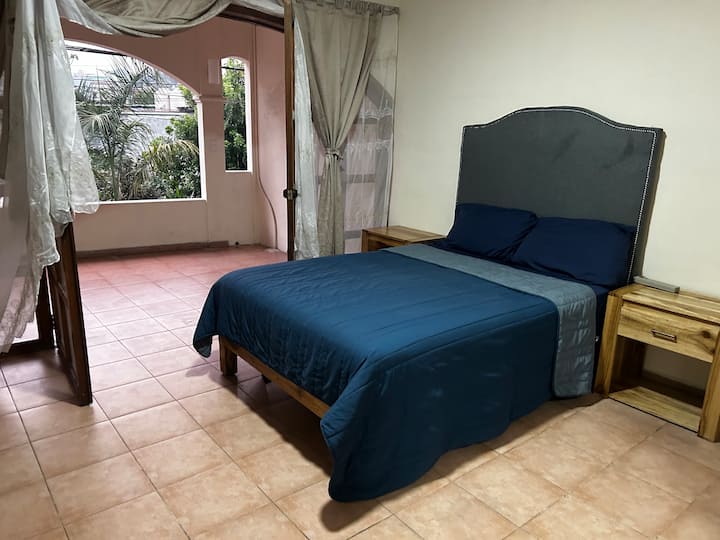 Confortable Recámara Con Balcón - Córdoba