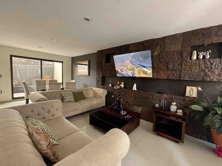 Residencia Con Excelente Ubicación Y Seguridad - Morelia