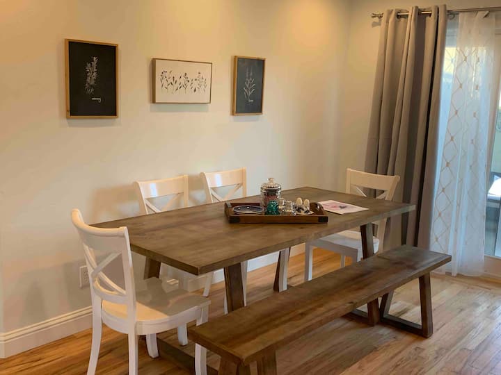 Light & Bright Executive Home - Sacramento, CA