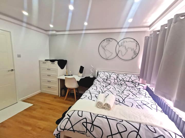 B&w Centrally Located 1 En-suite & Free Parking - Birmingham
