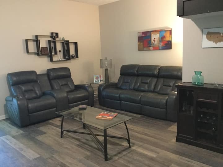 Boiler Up! Cozy Townhouse Minutes From Purdue - Lafayette, IN