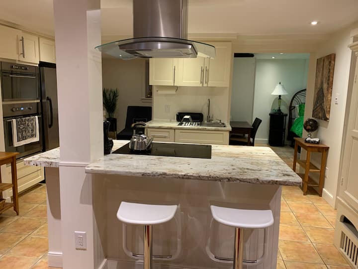 Universitywest Guest House & Airbnb - Guelph