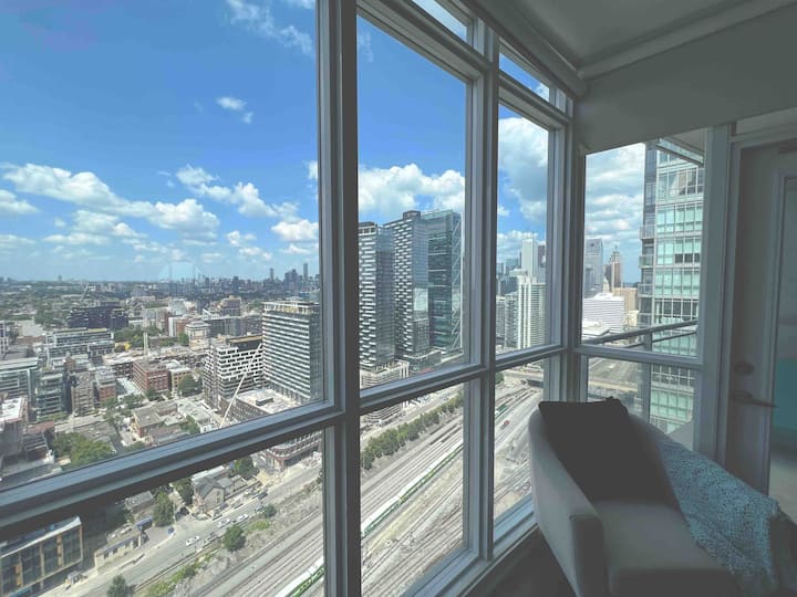 Free Underground Parking 5 Minutes To Cn Tower - Toronto, ON