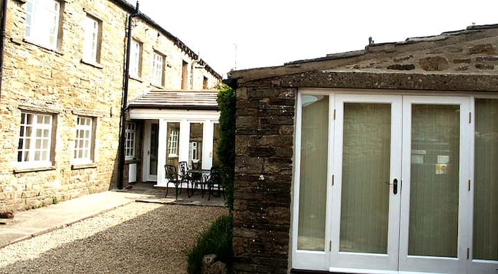 Beckstones Yard In A Beautiful Dales Village - Hawes