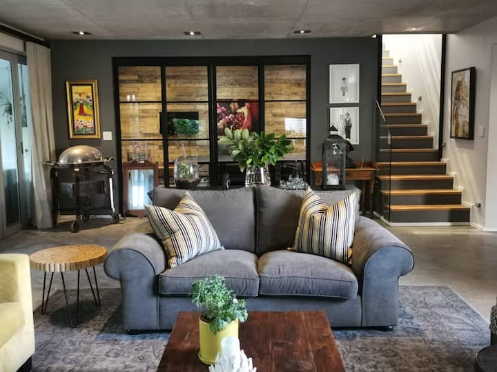 Oak Village Family Home - Stellenbosch