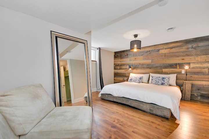 Central & Clean 2bdrm Apartment With Parking For 2 - Ottawa