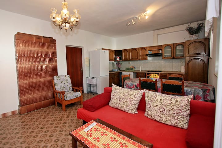 Supetar: Comfy Apartment Near The Beaches - Supetar