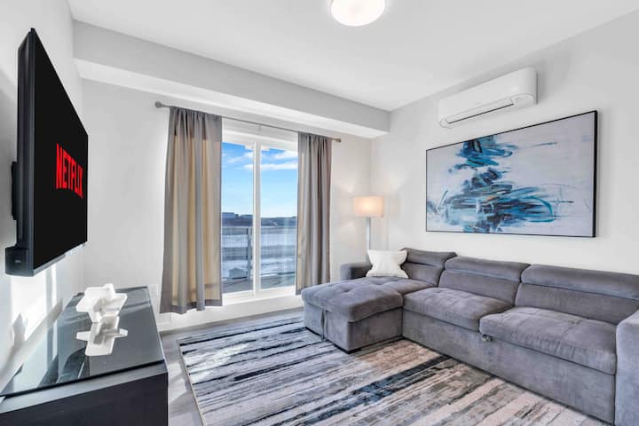 Beautiful & Modern 2 Bed-airport Suite W/ Parking! - Calgary