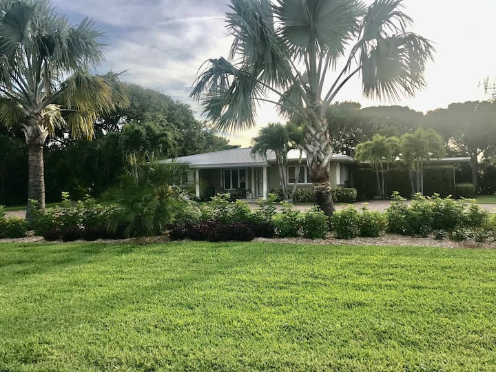 Vero Beach Pool Home East Of A1a,
Walk To Beach! - Vero Beach, FL
