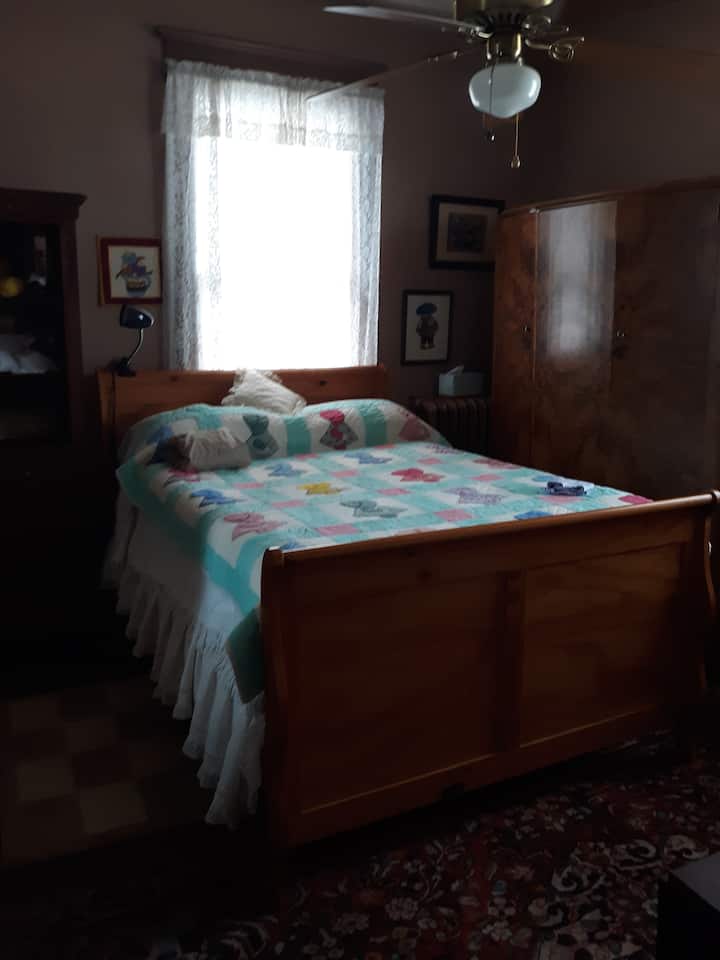Prospect Bed - Covington, VA