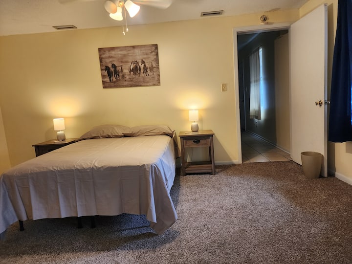 (A)plum,very Comfortable 1br 1bt Duplex Apartment. - Valdosta