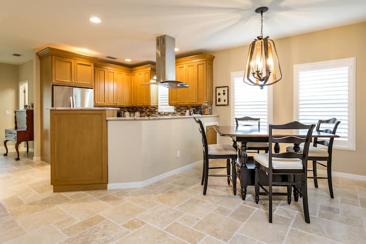 Home In The Heart Of Naples - Naples, FL