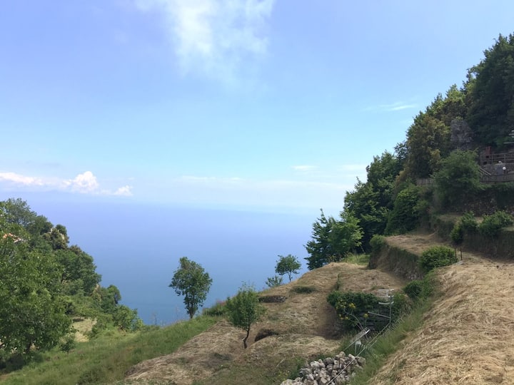 A Due Passi Dalla Costiera - Furore