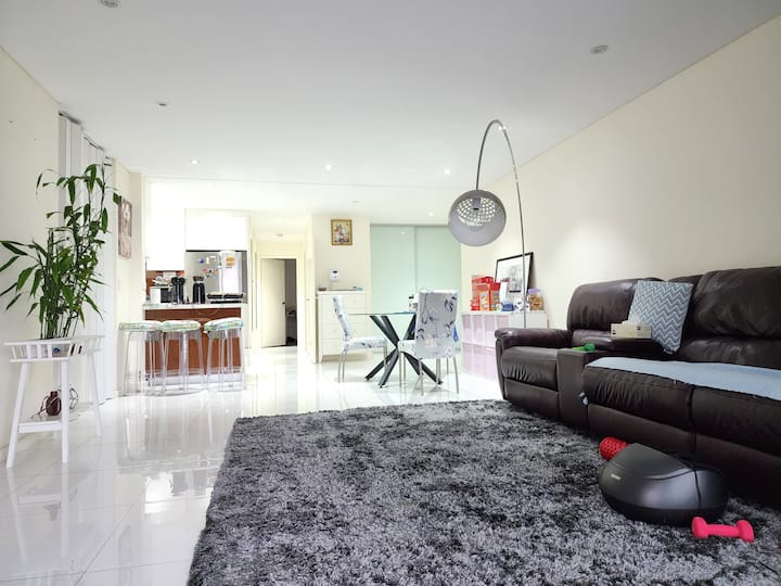 King Master Bedroom In Cbd Of Parramatta, Internet - Parramatta