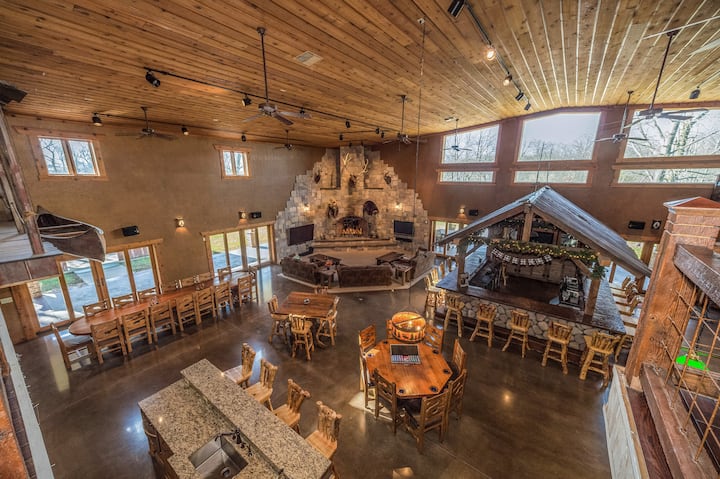 Rustic Private Residence On The River - Kankakee, IL