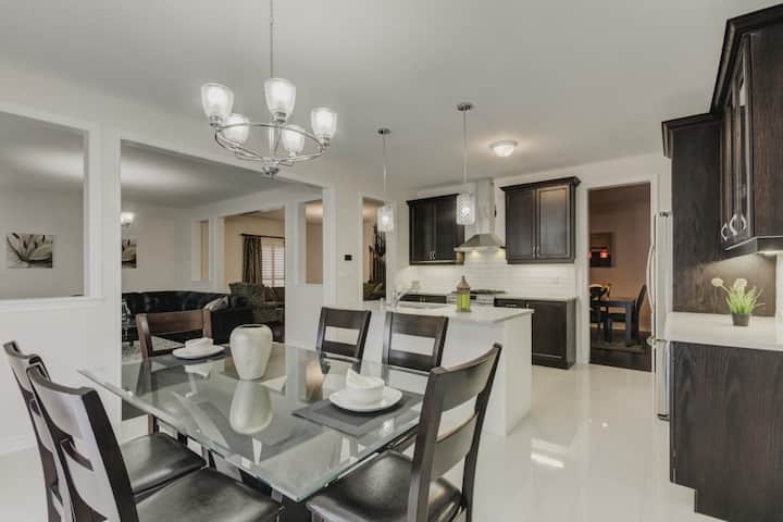 Lavish Bowmanville Vacation Home (Short/long Term) - Bowmanville