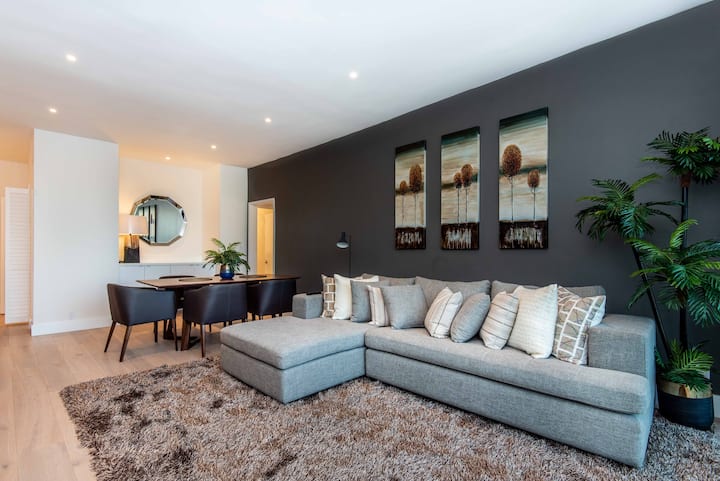 T206 - Sunny, Modern 3 Beds 2 Baths + 2 Park Spots - Los Angeles, CA