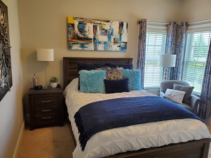 Cozy Queen Room Many Amenitiescentral Location - Greenville, NC