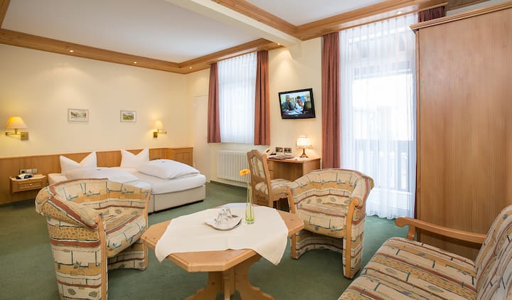 Hotel Schwarzwaldhof, (Hinterzarten), Doppelzimmer Mit Balkon - Titisee-Neustadt