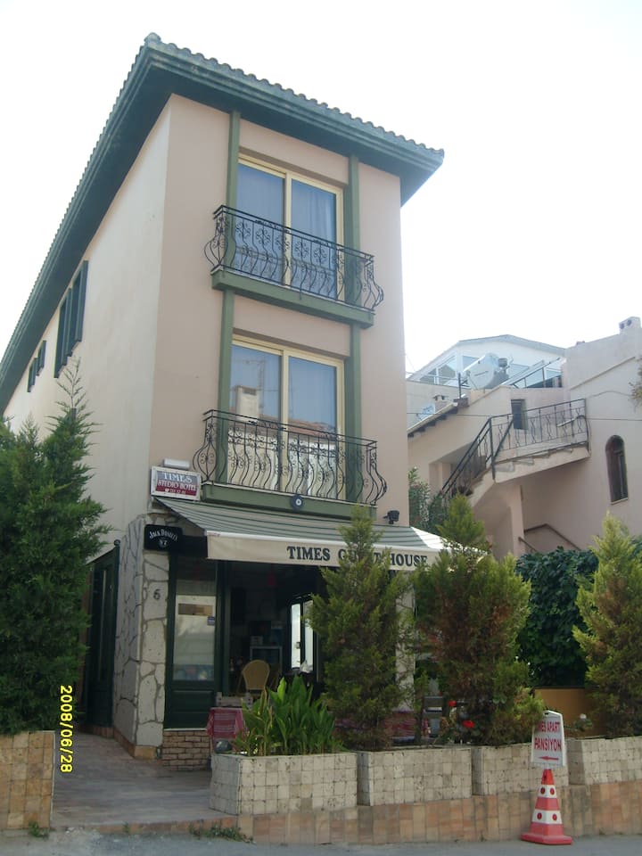ÇEşme Merkezinde Apart Daire - Çeşme