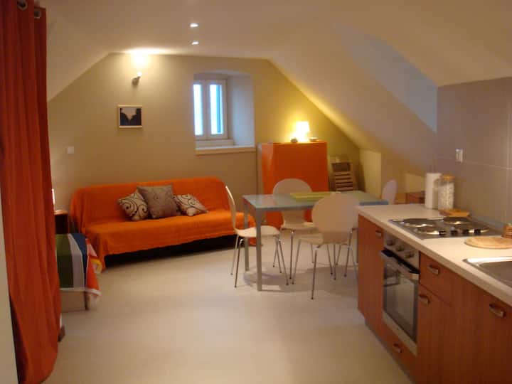 A Romantic Top Floor In Old Town! - Sutivan