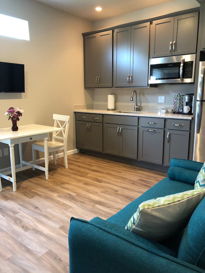 Beautiful New Private Guest Suite, Private Entry - Spokane, WA