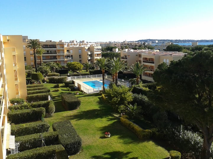 Studio Avec Terrasse Dans Résidence Avec Piscine - Juan-les-Pins