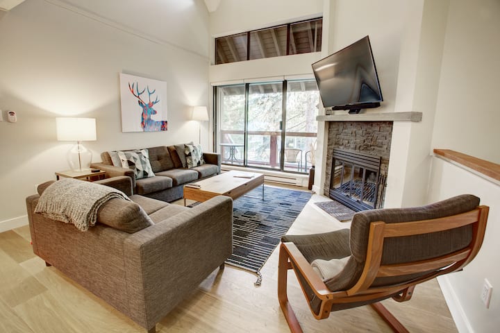 Modern 3 Bed/2bath Townhouse In Snowberry Villas - Whistler