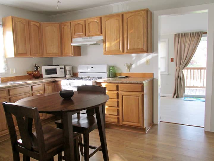 Entire House 2 Beds Great Location Bright & Clean! - Eden, NY