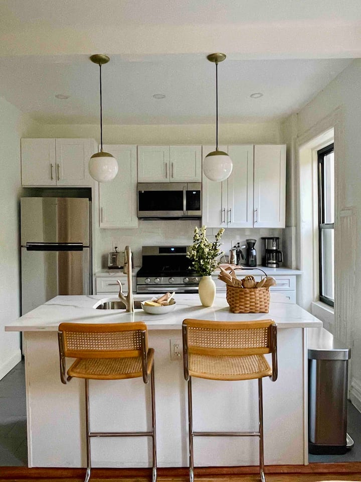 2+ Bedroom Peaceful Stylish Brooklyn Brownstone - Brooklyn, NY
