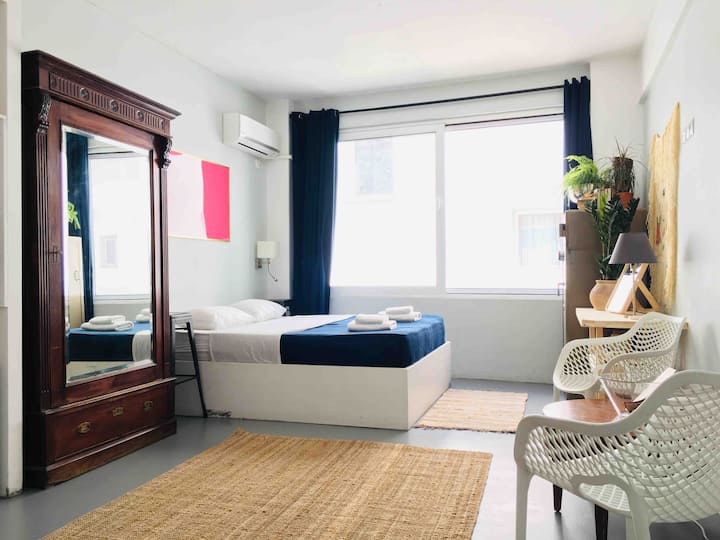 Athens Urban Surfer’s Bright Syntagma Studio - Atenas