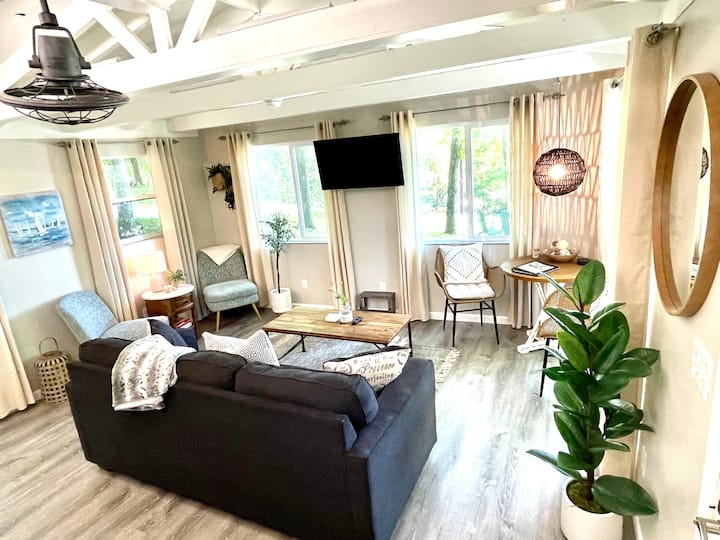 Cutest Cozy Getaway Cottage W/ Sunset Lakeview - Kentucky