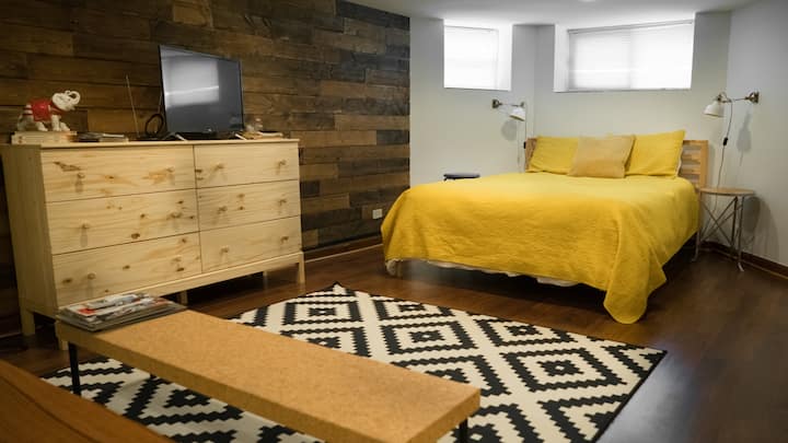 Logan Square Studio - Wrigleyville - Chicago