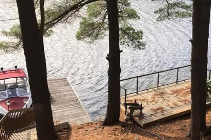 Lake Muskoka Large Waterfront Cottage - Gravenhurst