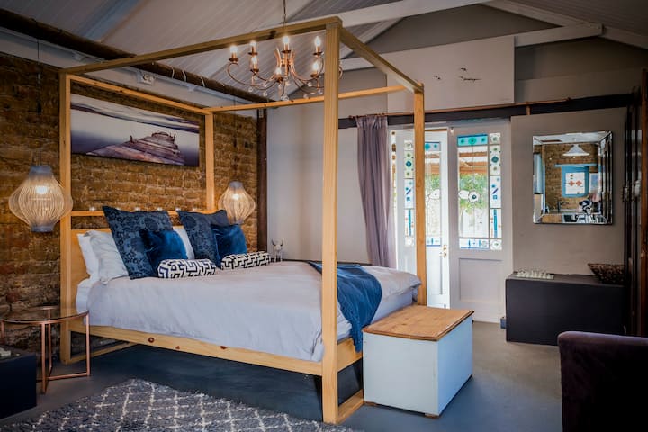 1 Queen Vic - Darling