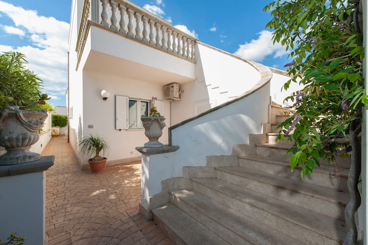 Appartamento Con Terrazzo - Torre Lapillo