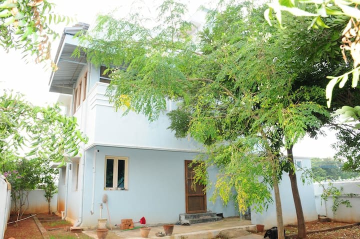 Blue House- Second Floor Room - Tiruvannamalai