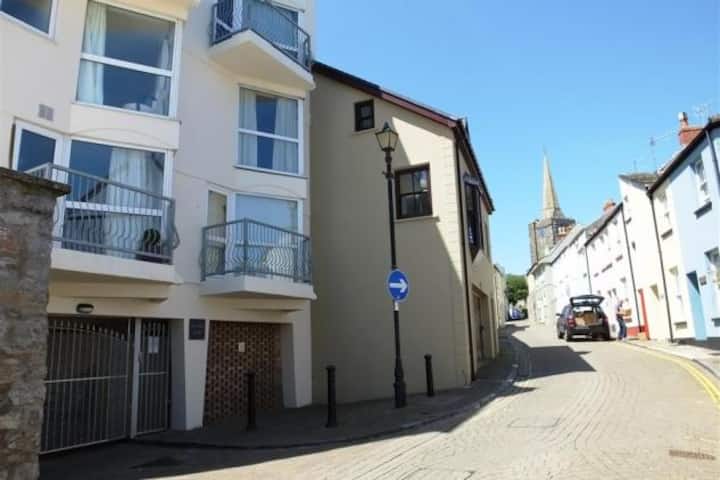 Tenby Holiday Home With Parking. - Tenby