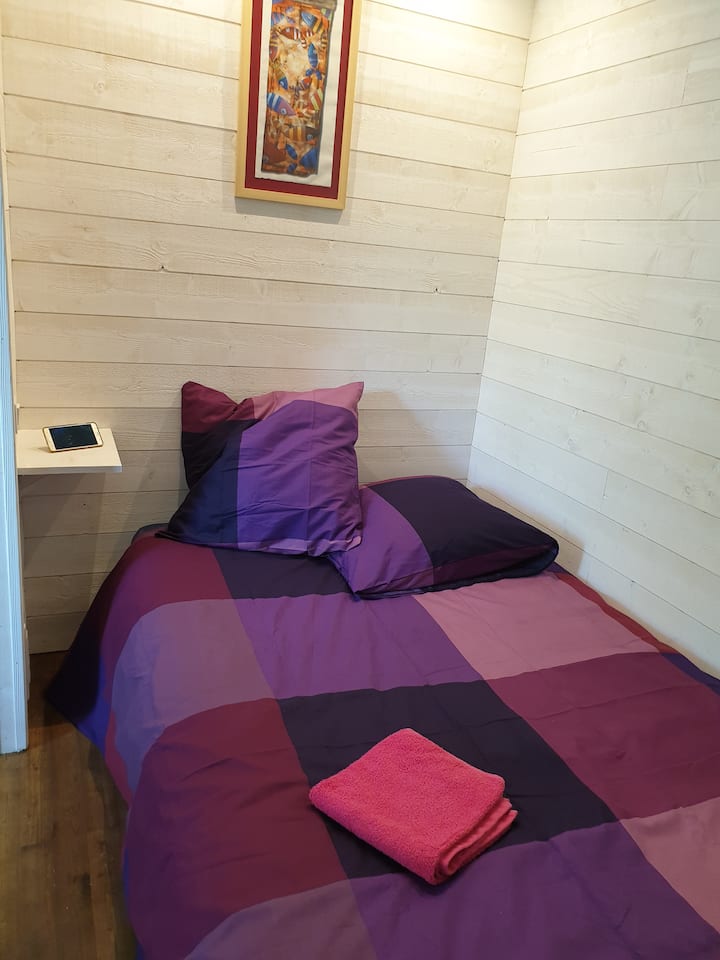 Jolie Chambre Ambiance Bois Pour Petits Sejours - Saint-Herblain