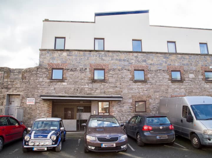 Amazing City Apartment (Newly Refurbished 2024) - 