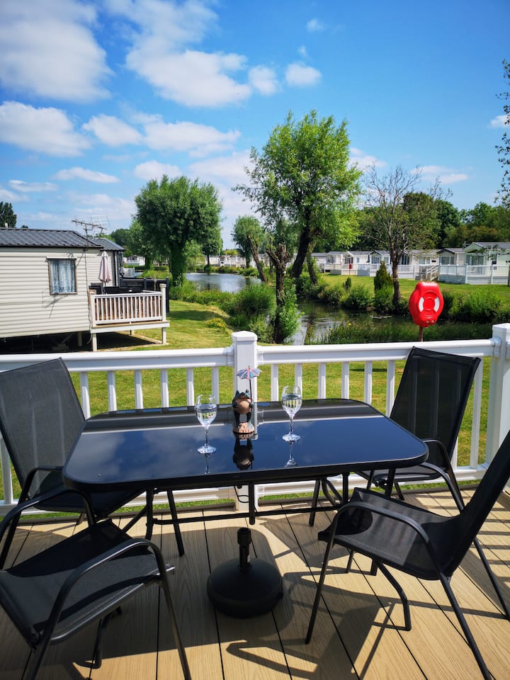 Lake Escape - Hoburne Cotswolds - South Cerney