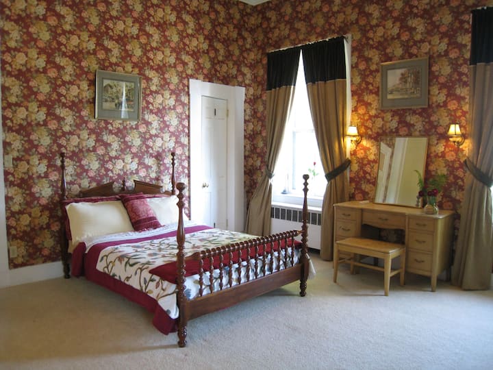 Vieille Maison Belle - Altoona, PA